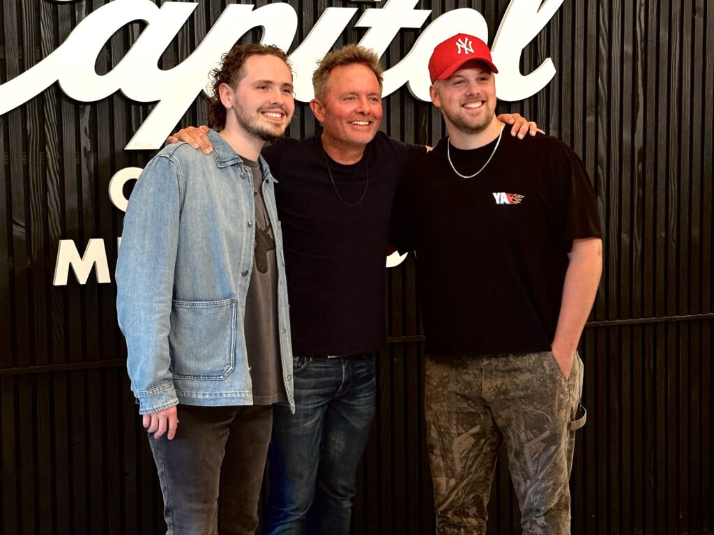 Music News: The Heritage Signs with Tomlin’s Bowyer And Bow – Today’s ...